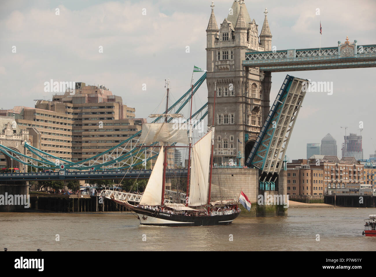 Tall ship trough tower bridge hi-res stock photography and images - Alamy