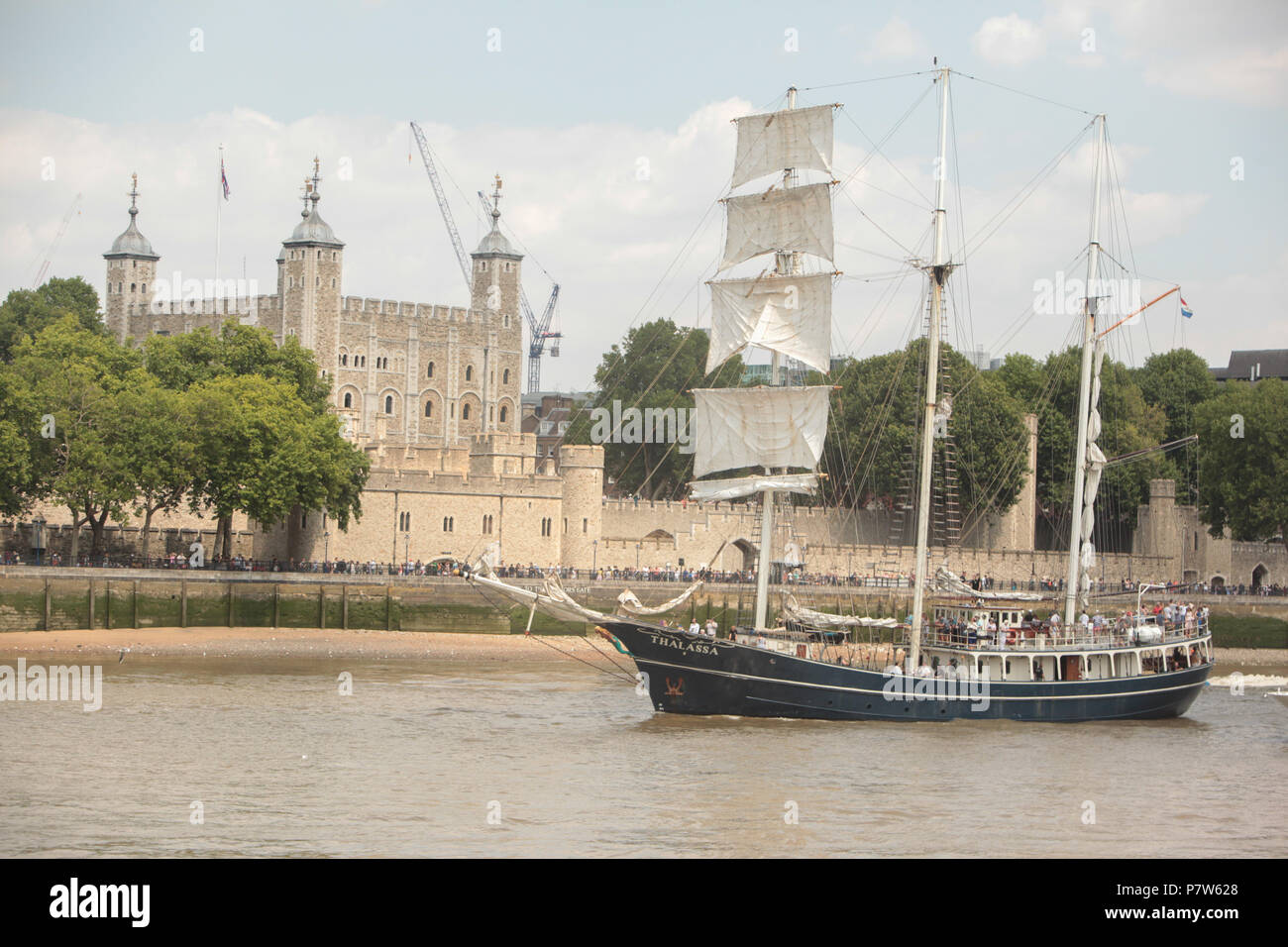 Tall ship trough tower bridge hi-res stock photography and images - Alamy