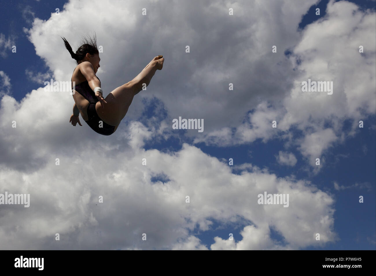 Springboard diving hi-res stock photography and images - Alamy