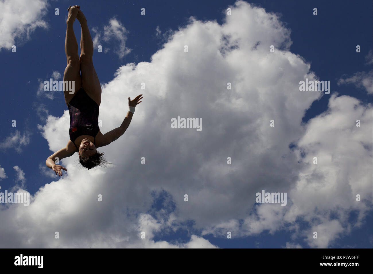 Springboard diving hi-res stock photography and images - Alamy