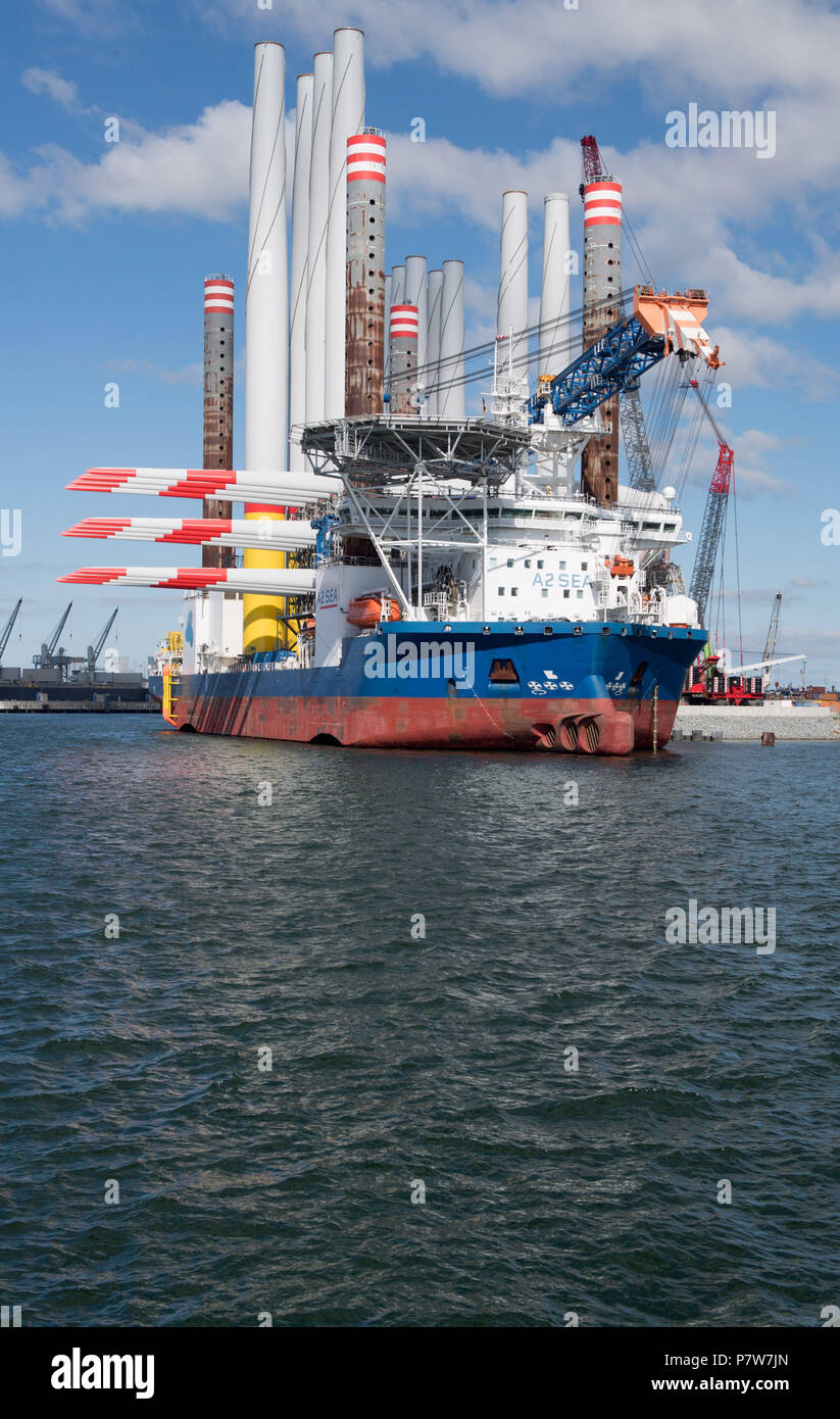 Sassnitz, Germany. 02nd July, 2018. The wind turbine installation ...