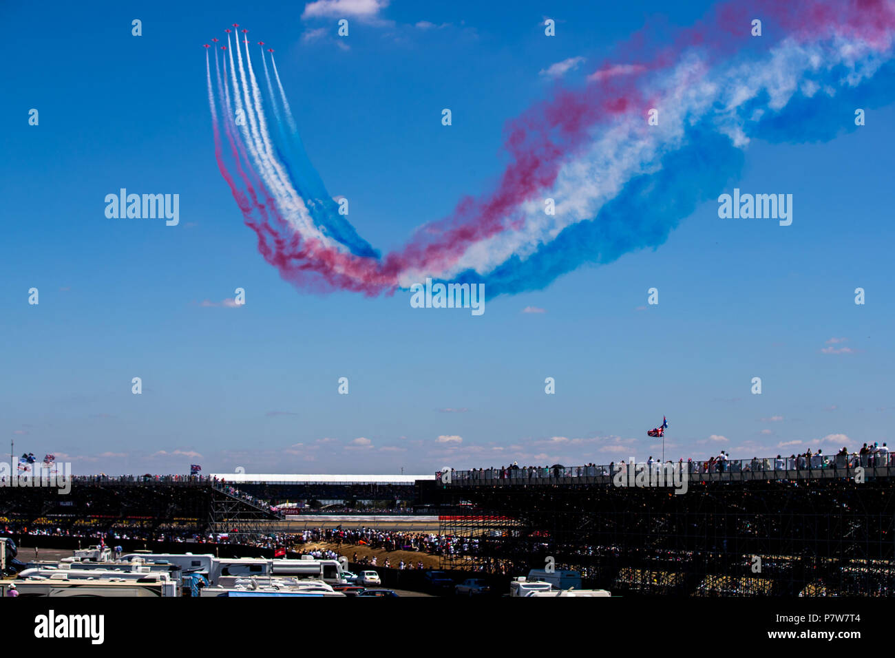 The red arrows fly over circuit hi-res stock photography and images - Alamy