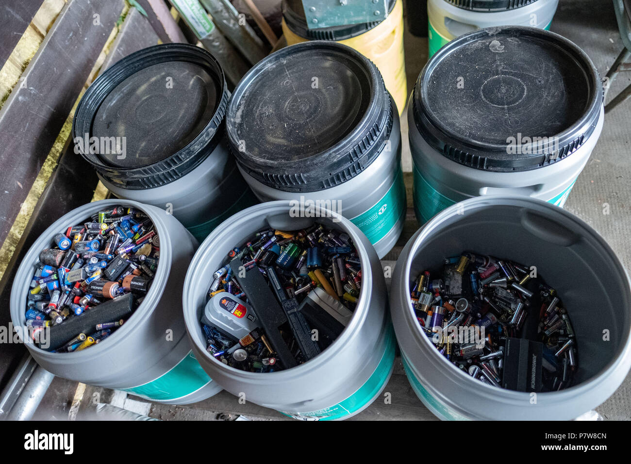 Collection of button batteries hi-res stock photography and images - Alamy