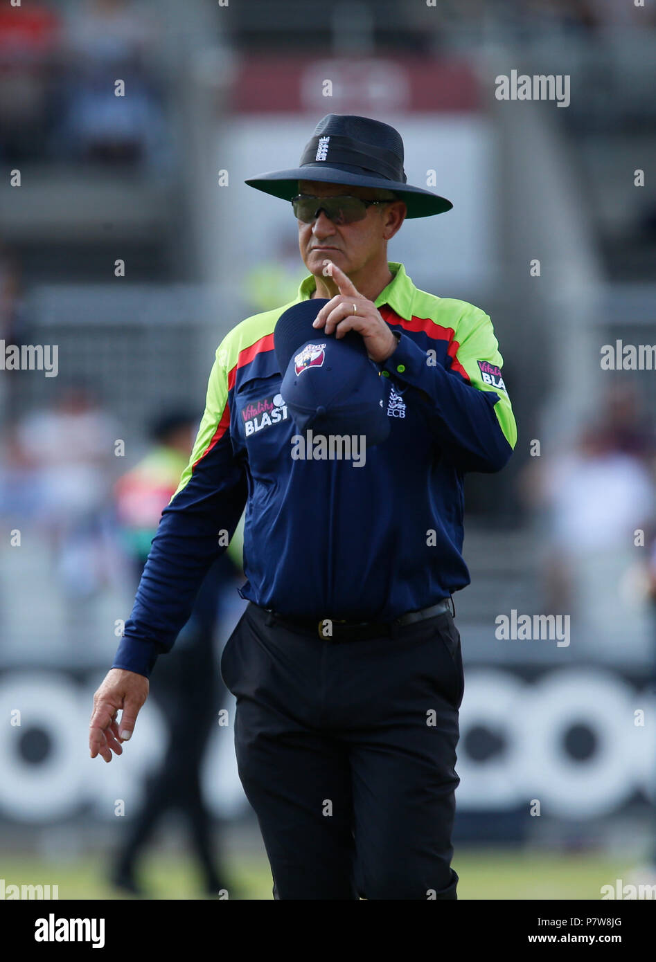 Cricket umpire signal hi-res stock photography and images - Alamy