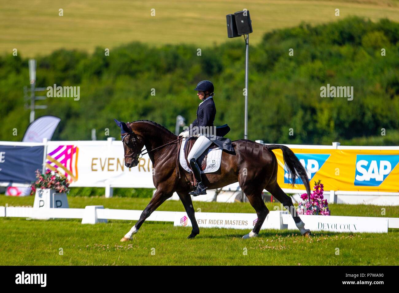 Elizabeth halliday sharp hi-res stock photography and images - Alamy