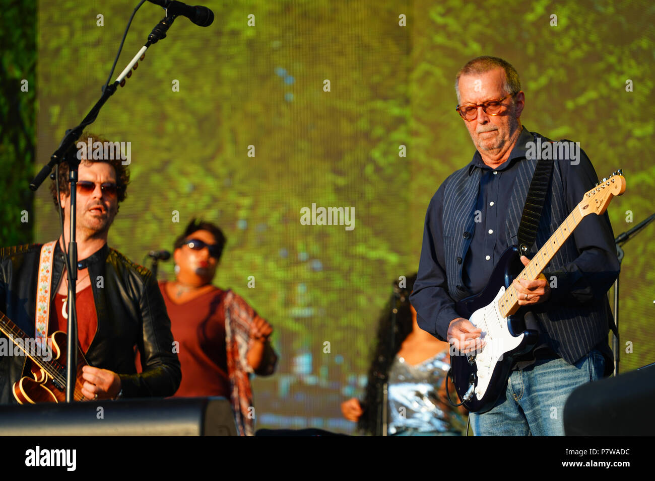 Eric clapton on stage hi-res stock photography and images - Alamy