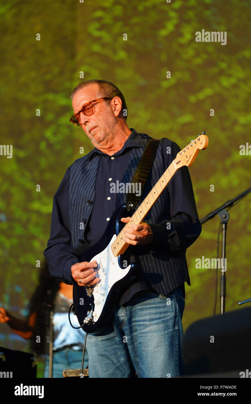 Eric clapton on stage hi-res stock photography and images - Alamy