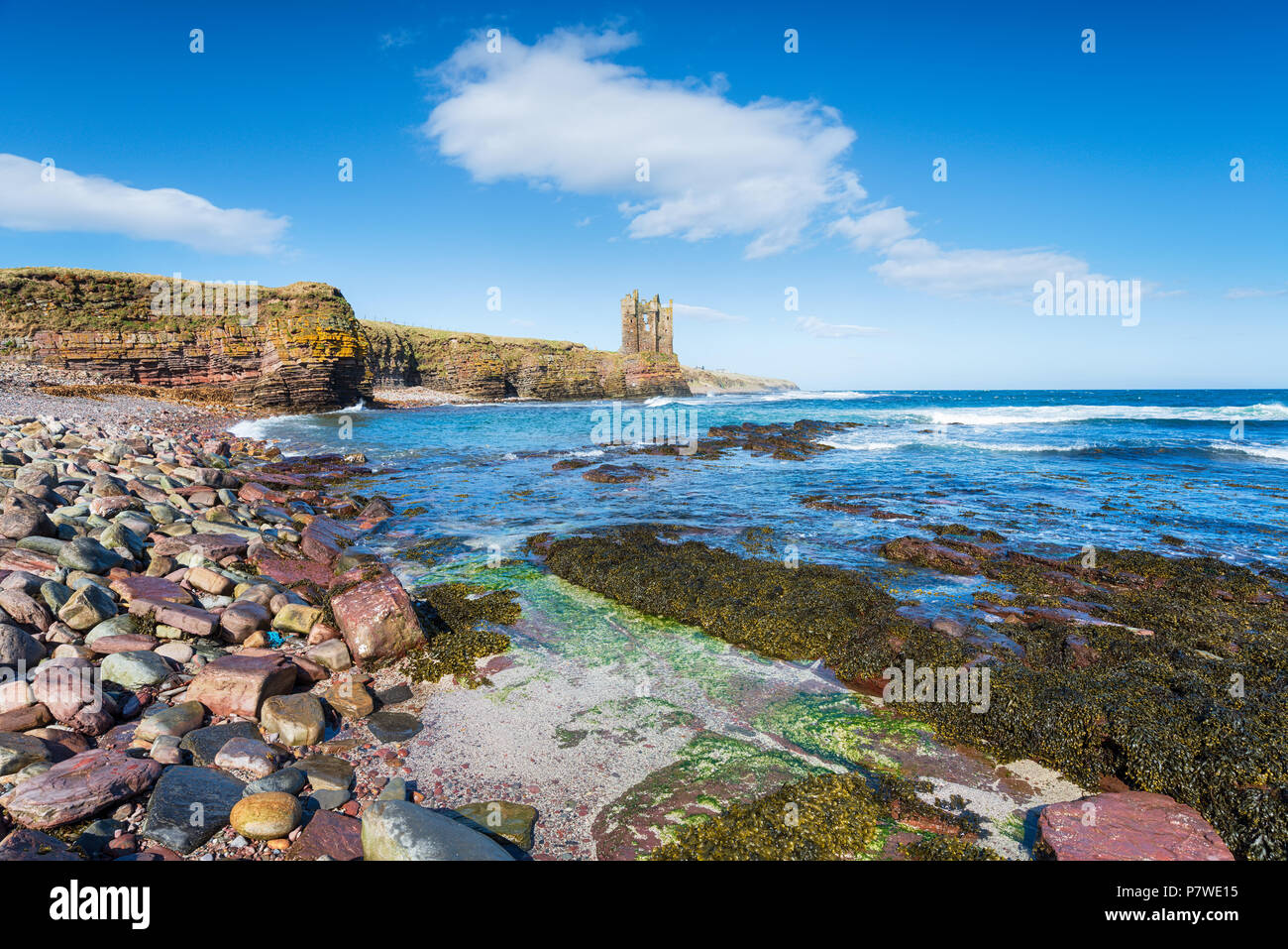 Far castle hi-res stock photography and images - Alamy