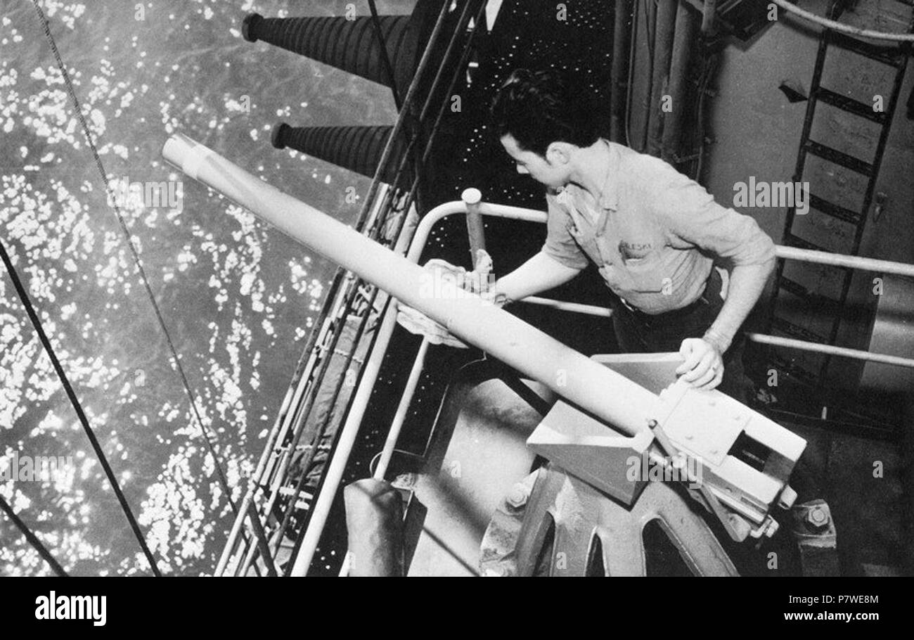 40 mm saluting gun aboard USS Franklin D. Roosevelt (CVA-42) 1971 Stock ...