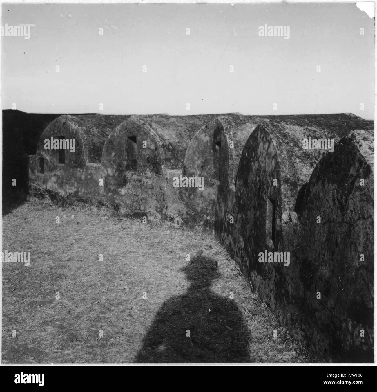 Britisch-Indien, Dhar: Fort; Abgerundete Steine nebeneinander ...