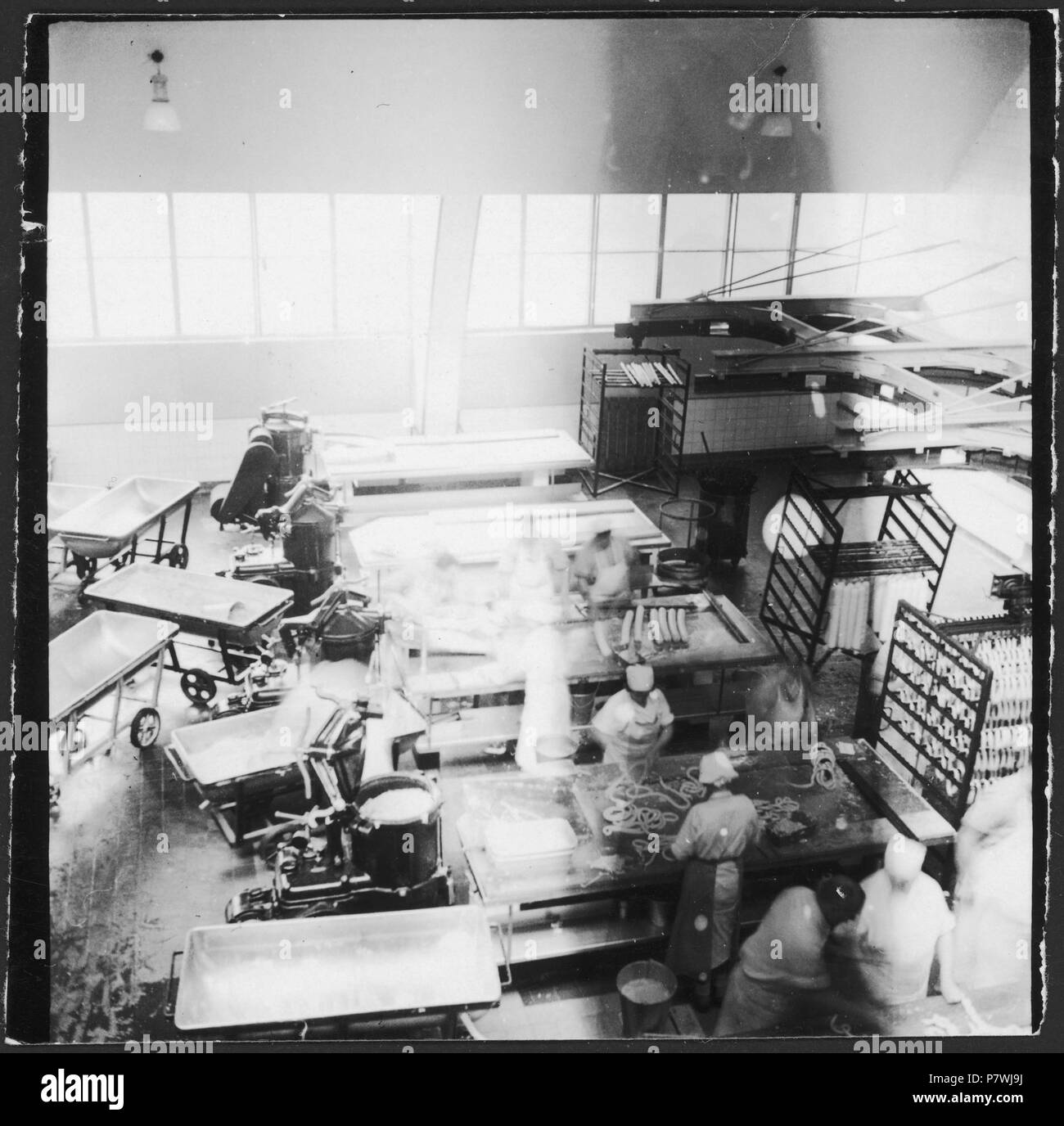 Usa wwii factory Black and White Stock Photos & Images - Alamy