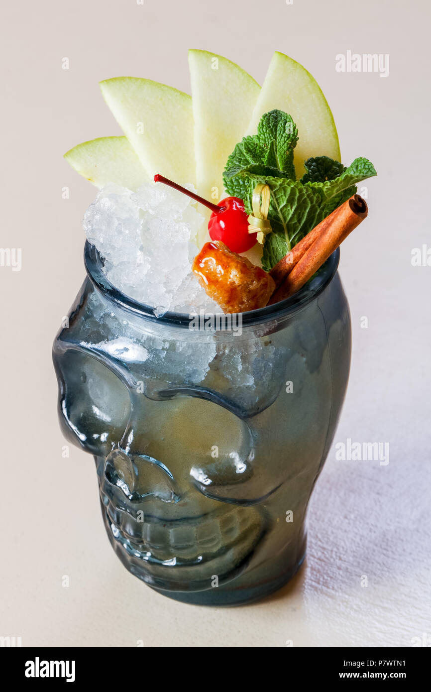 Mojito with apple and cinnamon Stock Photo - Alamy