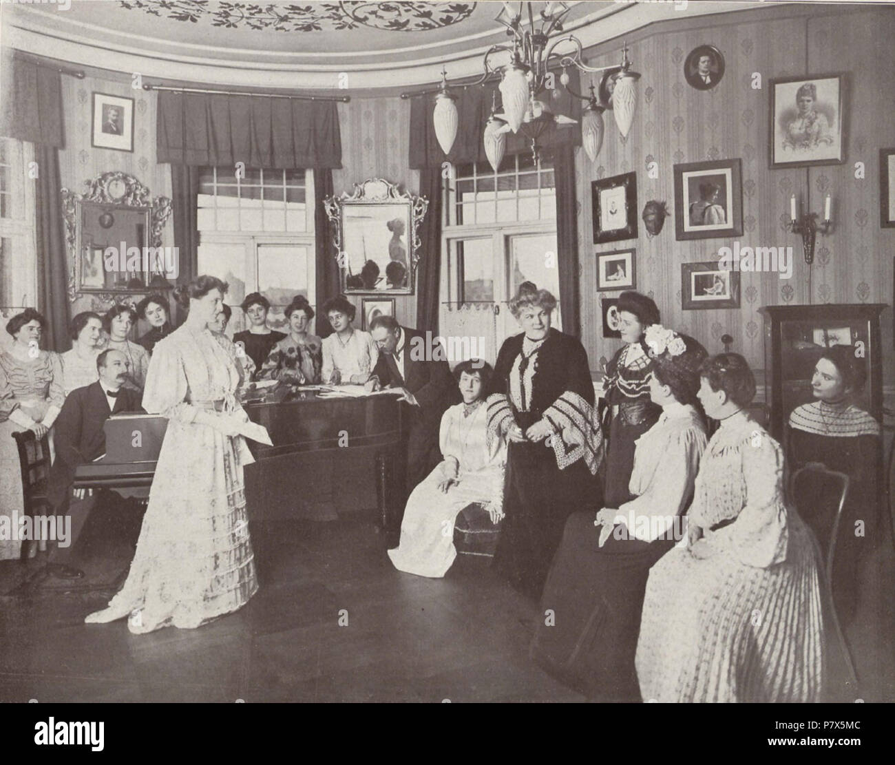 Sopranistin hi-res stock photography and images - Alamy