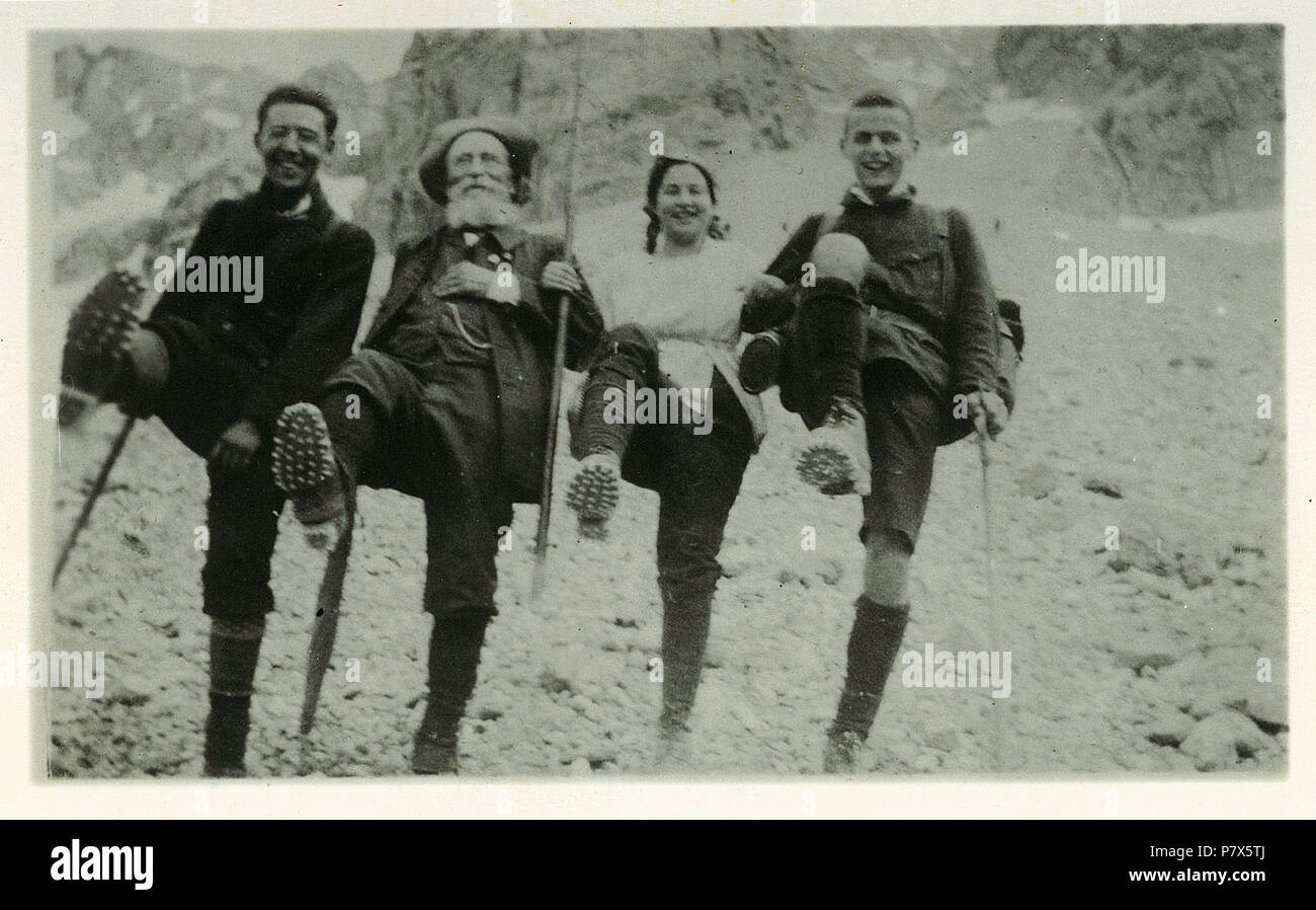 150 ETH-BIB-Schröter, Carl (1855-1939) bei einer Wanderung-Portrait ...