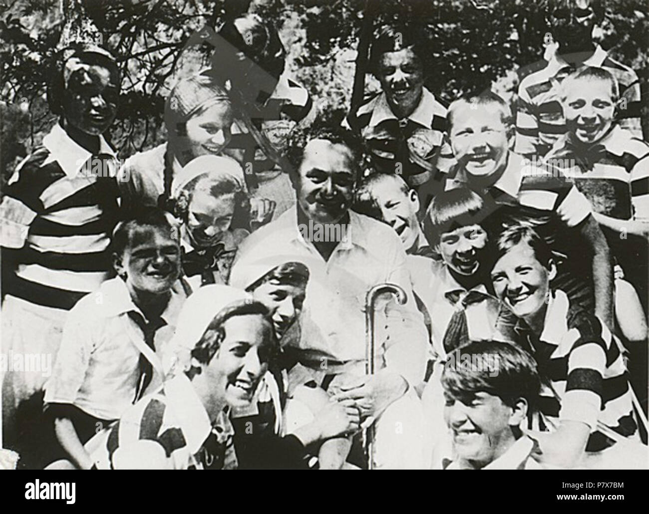 English: Bulgarian Communist politician Georgi Dimitrov with pioneers ...