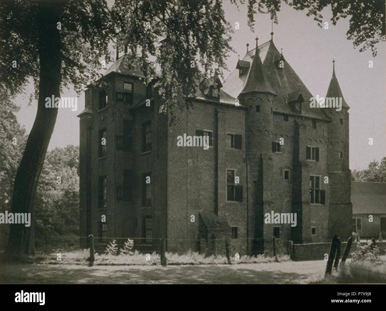 Nederlands: Aanblik van het Groot Kasteel vanaf de noordzijde, voor de ...