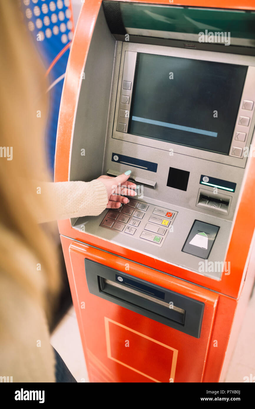 Using cash hi-res stock photography and images - Alamy