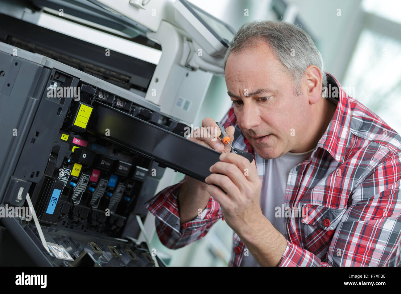 Man repairing photocopier hi-res stock photography and images - Alamy