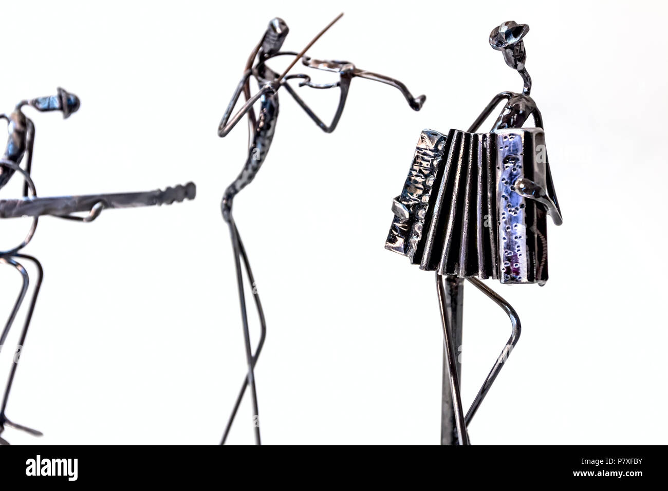 Figures of music performers made with welded black metal wire ...