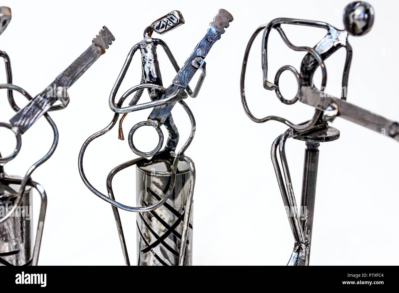 Figures of music performers made with welded black metal wire ...