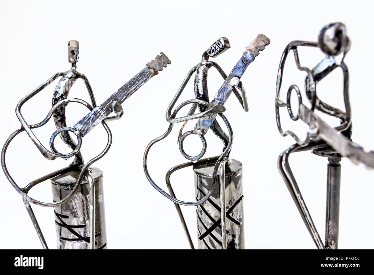 Figures of music performers made with welded black metal wire ...