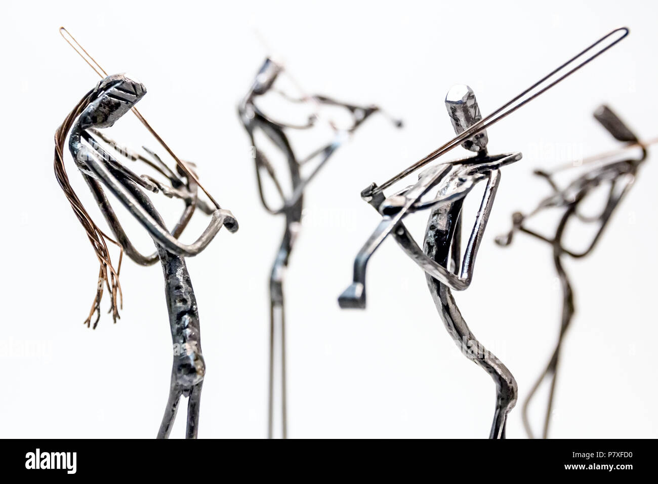 Puppet with violin hi-res stock photography and images - Alamy