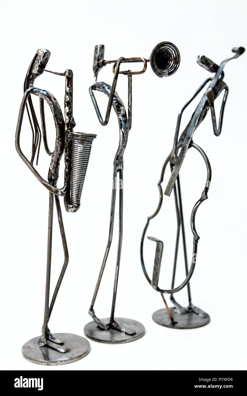 Figures of music performers made with welded black metal wire ...
