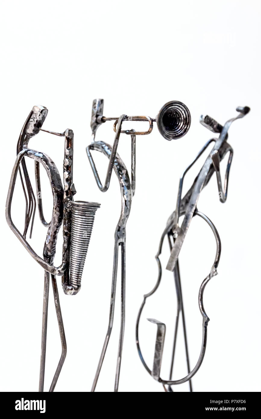 Figures of music performers made with welded black metal wire ...