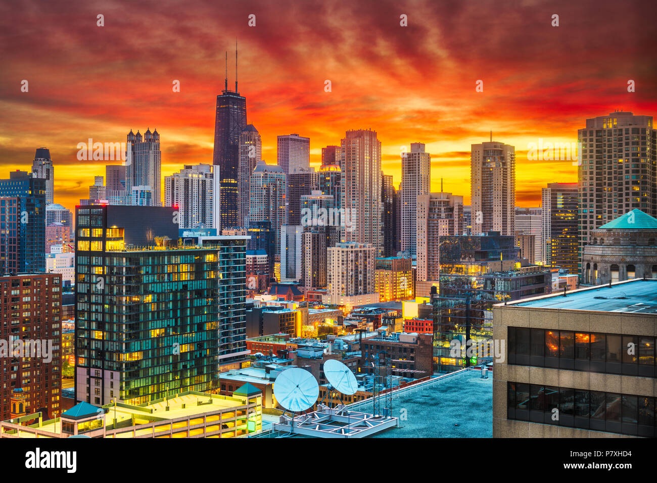 Chicago skyline sunset hi-res stock photography and images - Alamy