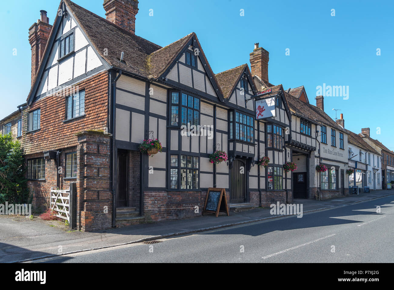 The Red Lion Hotel in High Street, Wendover, Buckinghamshire, England ...