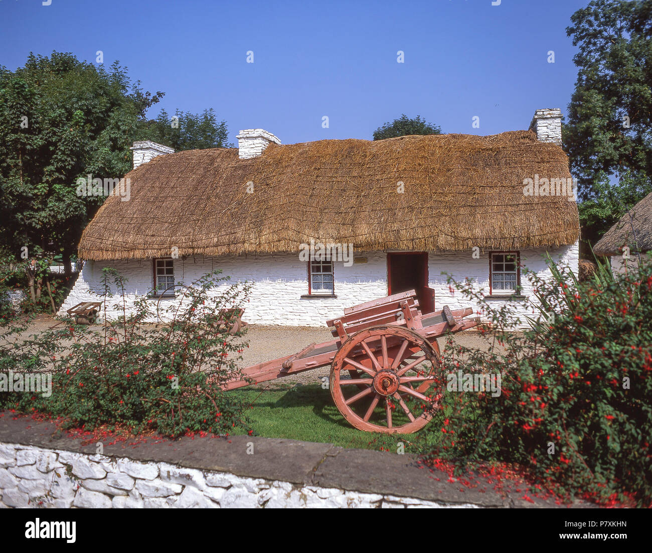 County clare irish cottage hi-res stock photography and images - Alamy