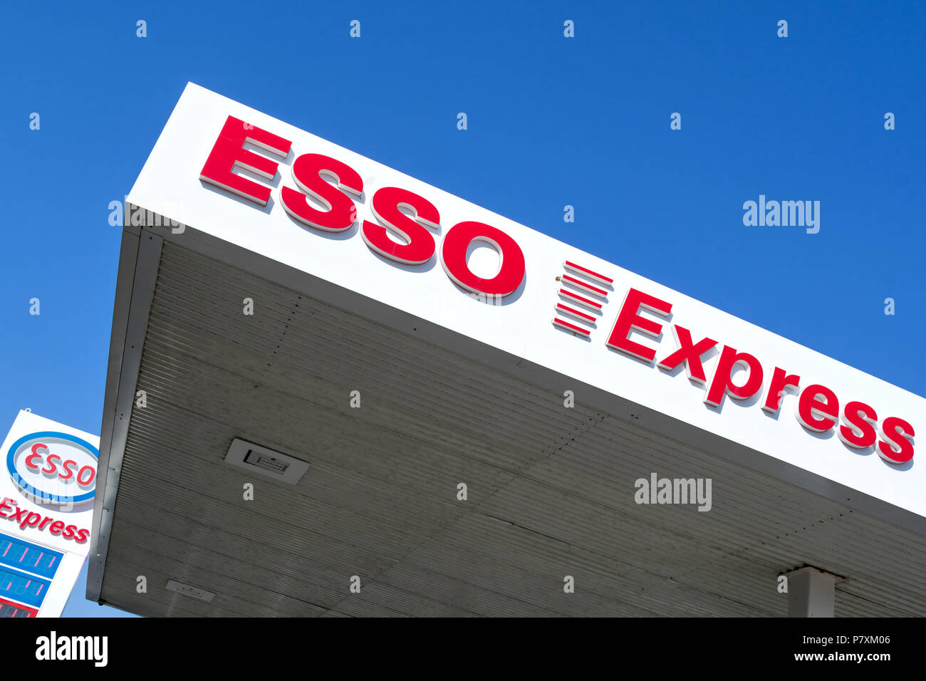 Esso logo hi-res stock photography and images - Alamy
