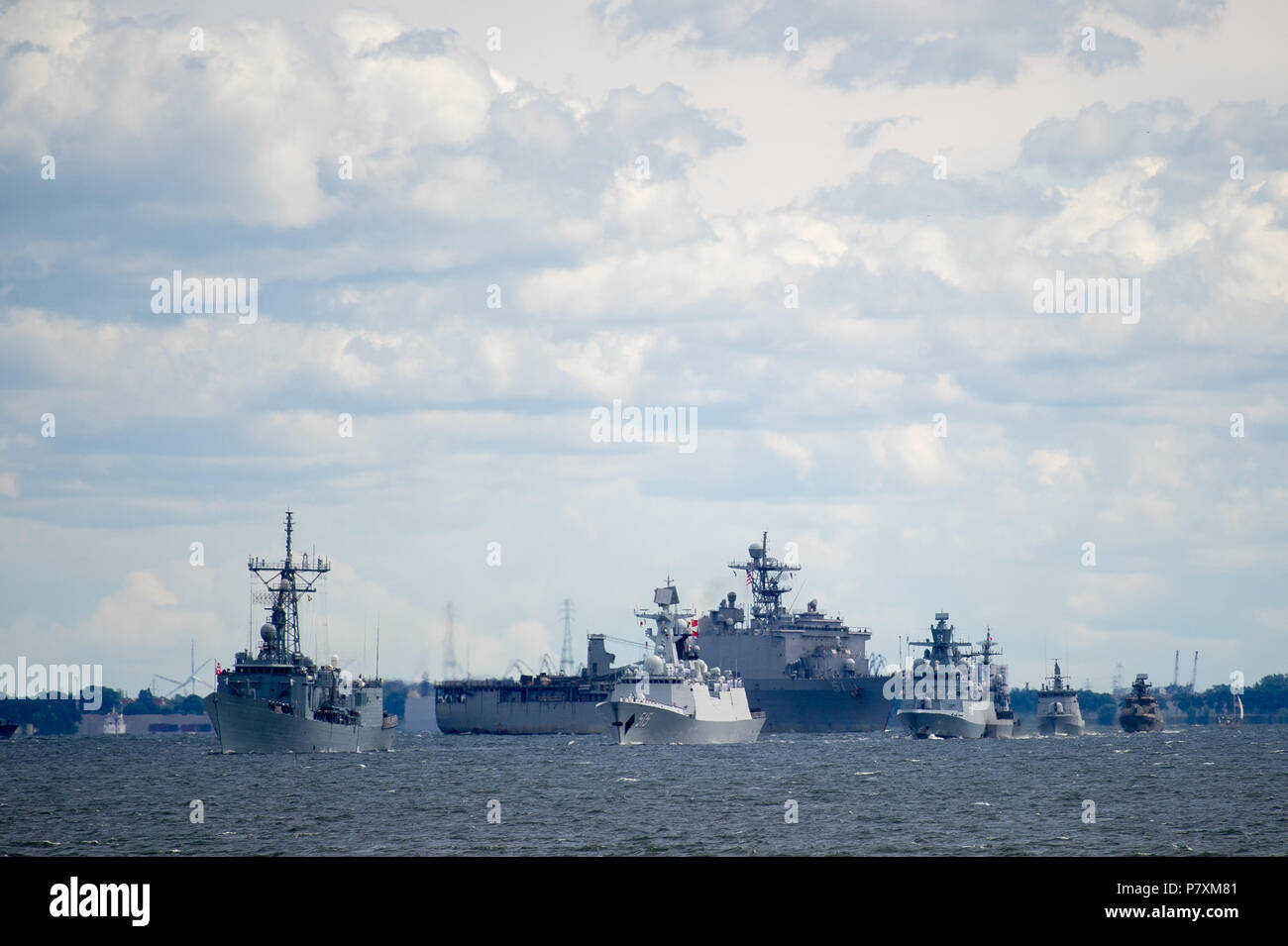 Polish Oliver Hazard Perry class guided missile frigate ORP General ...