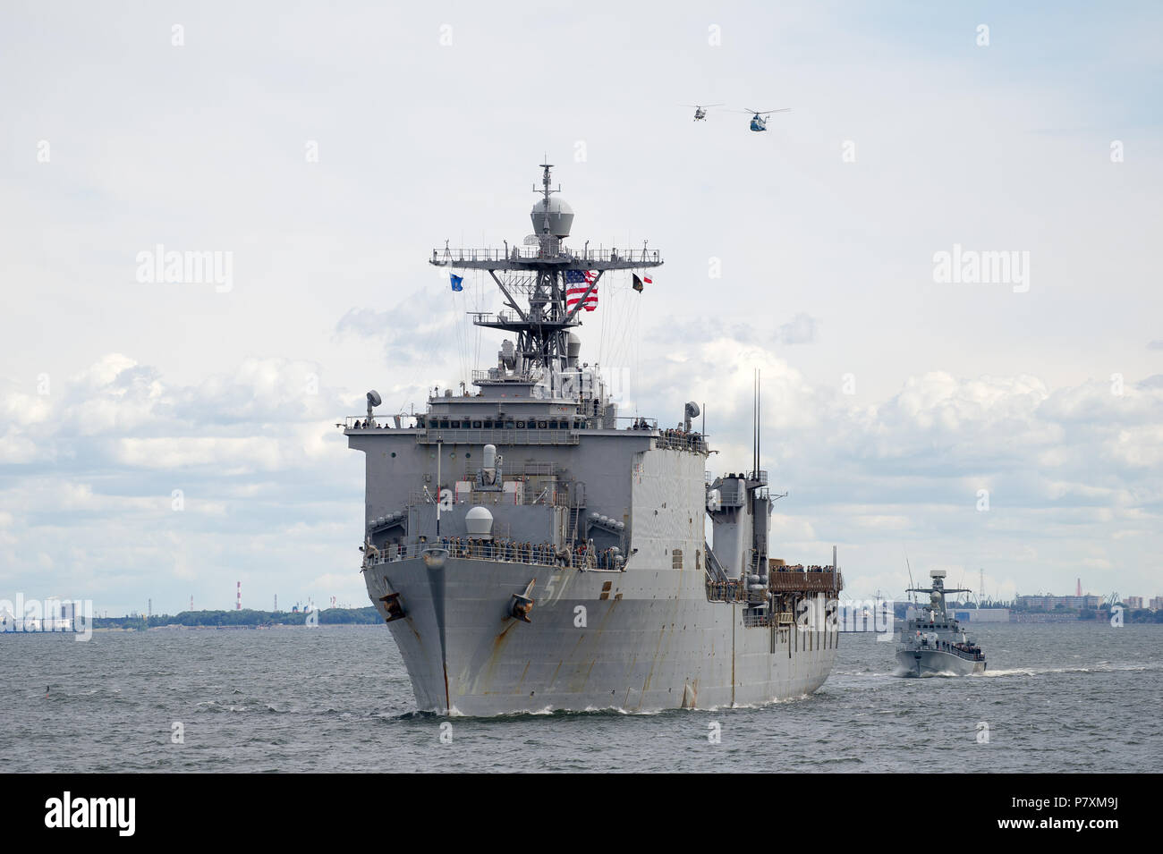 American Harpers Ferry-class dock landing ship USS Oak Hill (LSD-51 ...