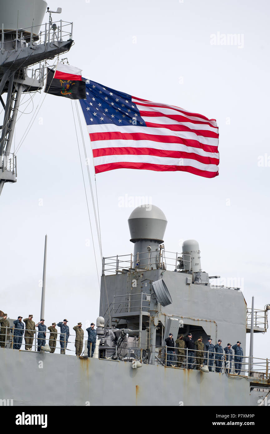 American Harpers Ferry-class dock landing ship USS Oak Hill (LSD-51 ...