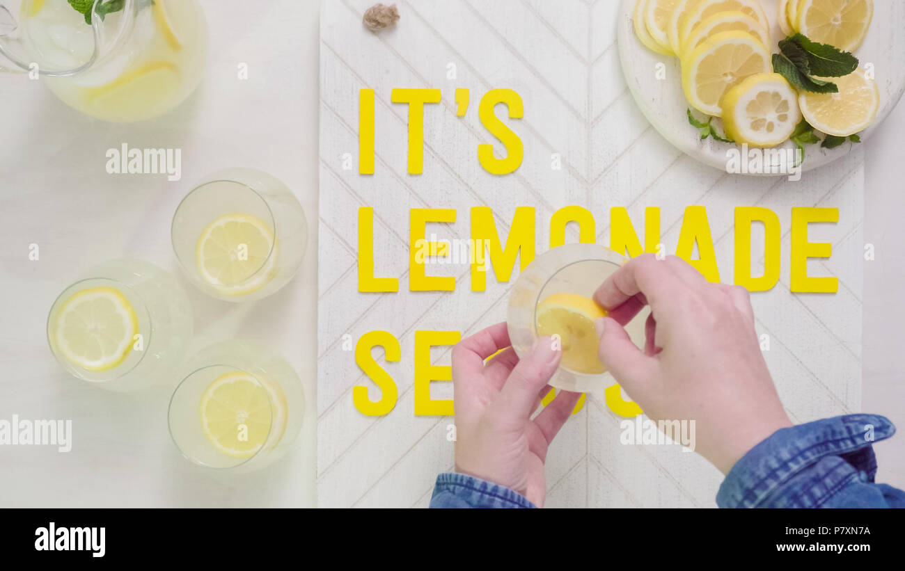 it's lemonade season wood sign with glass of fresh lemonade Stock Photo ...