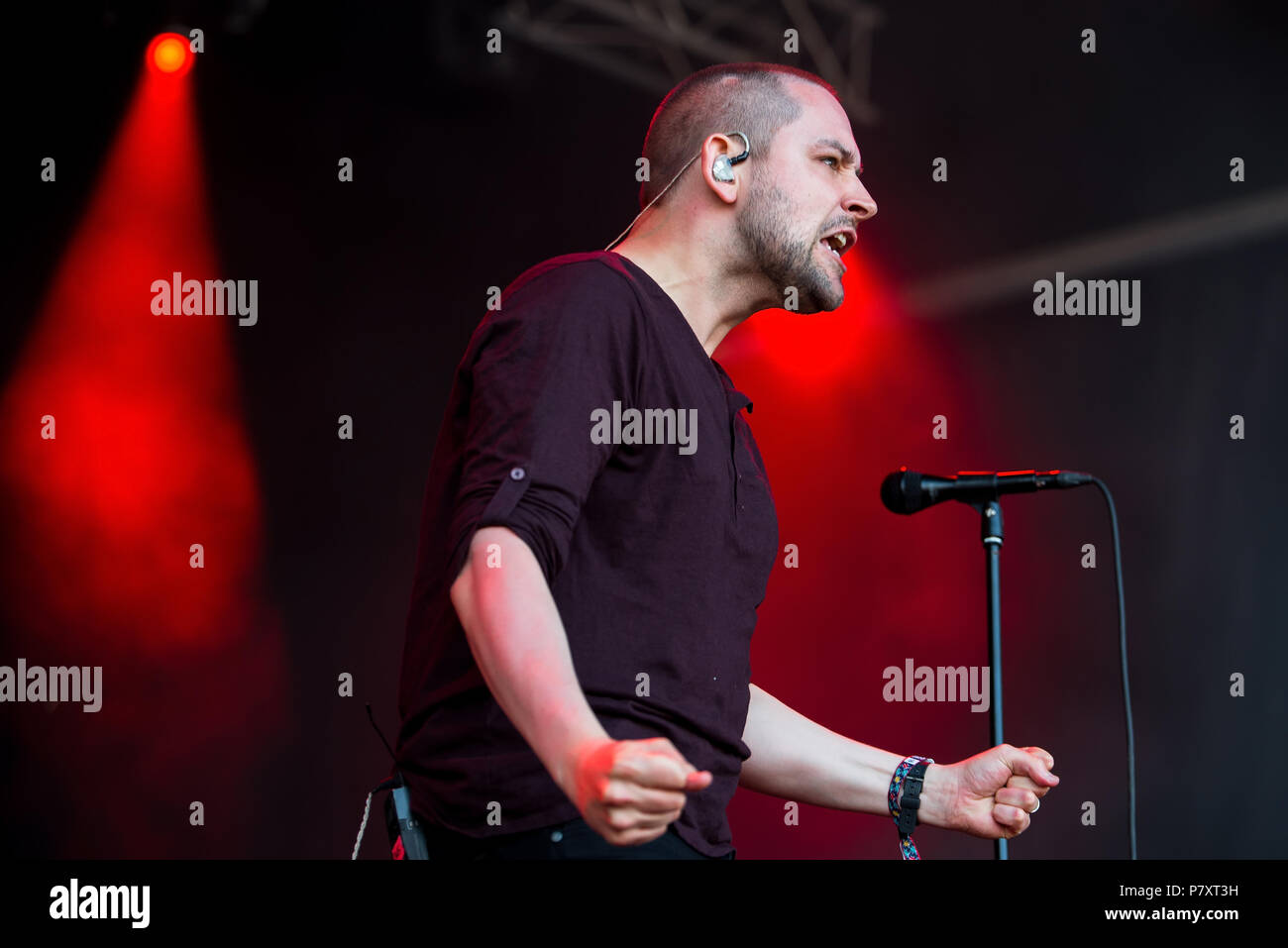 The twilight sad singer hi-res stock photography and images - Alamy