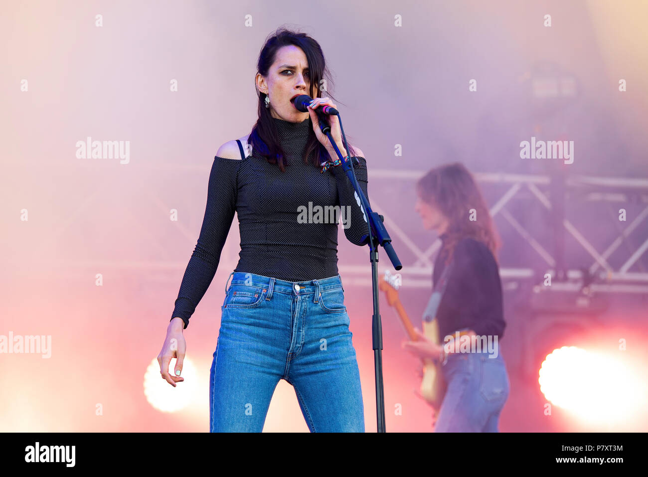 Warpaint band hi-res stock photography and images - Alamy