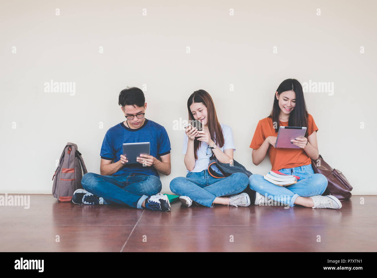 Group teen mobile play hi-res stock photography and images - Alamy