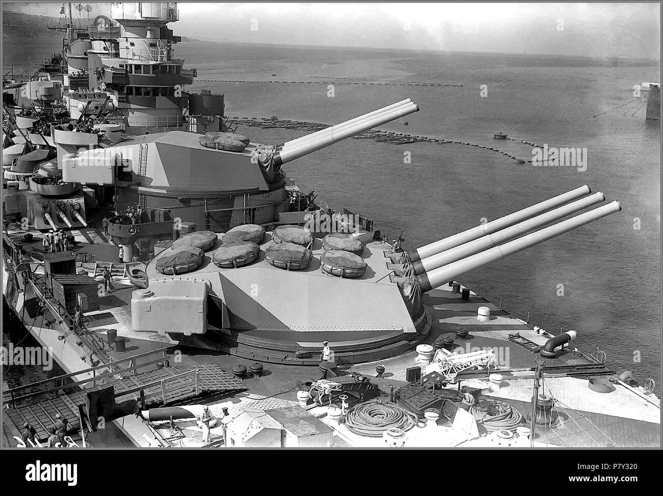 English: View of the bridge and forward turrets on the Italian ...