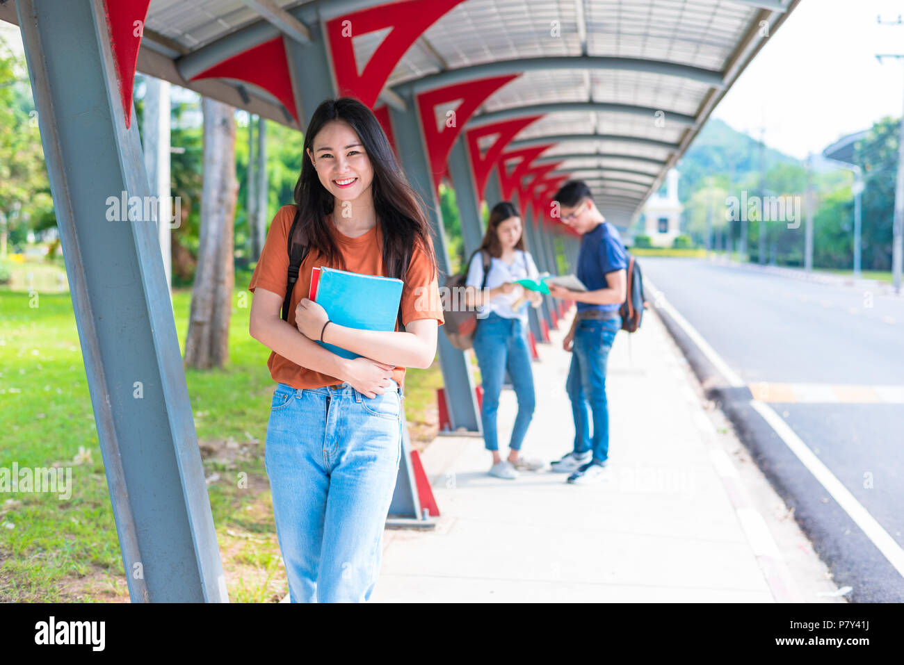 Graduation students reading university hi-res stock photography and ...