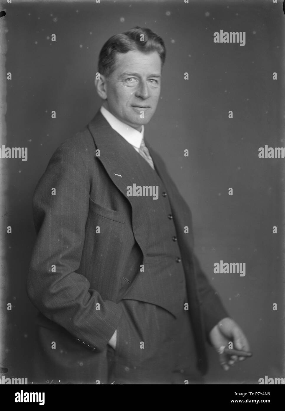 Nederlands: Beschrijving Portret van J.P.J.H. (Hens) Clinge Doorenbos ...