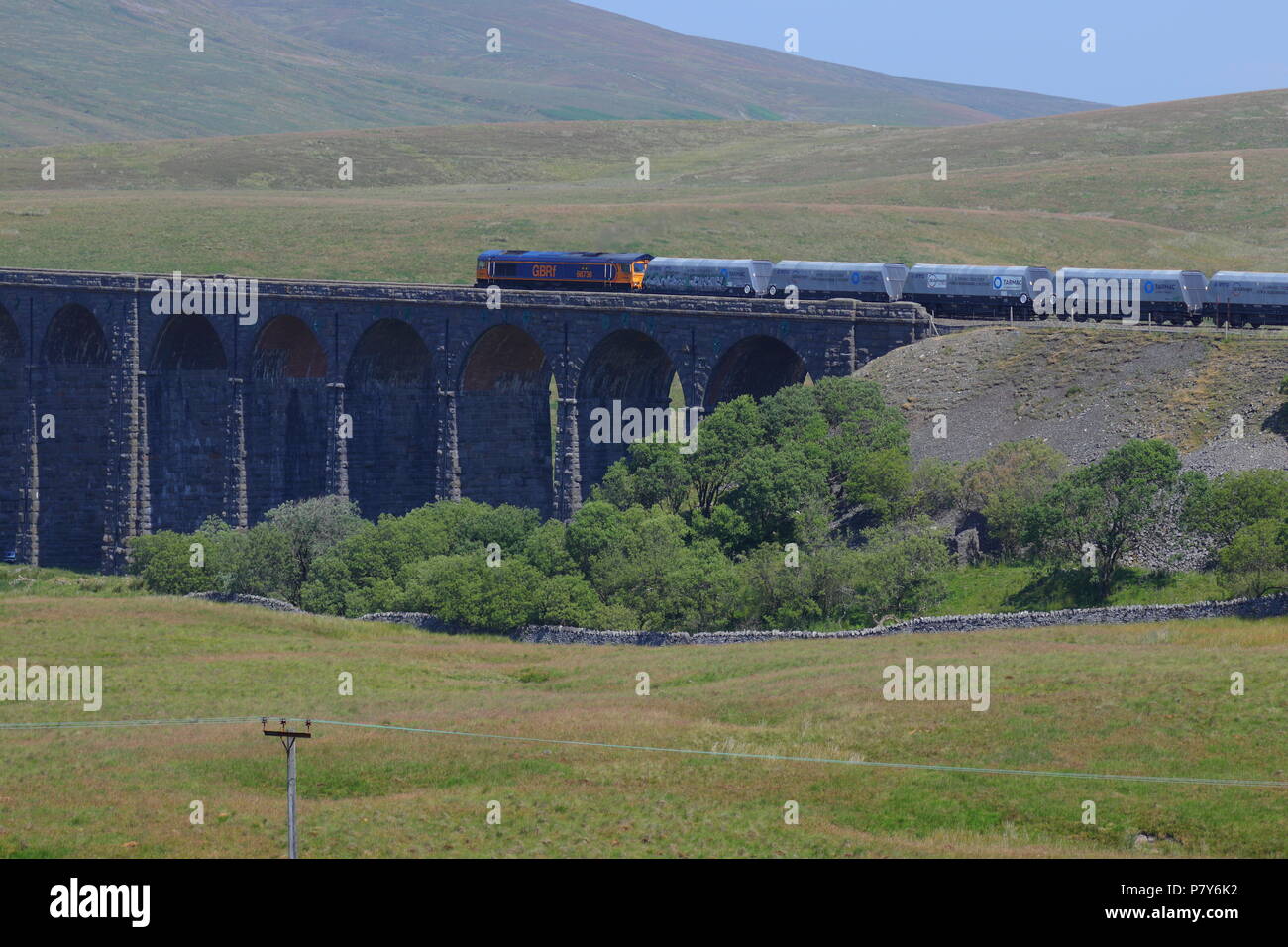 A Great British Railway Freight Train crosses the mighty & impressive ...