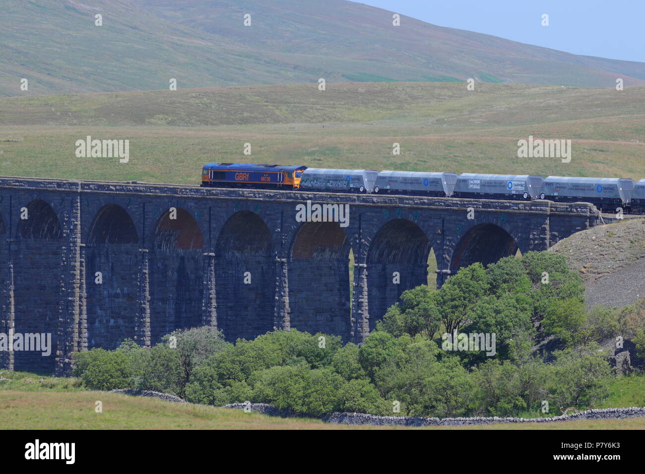 A Great British Railway Freight Train crosses the mighty & impressive ...