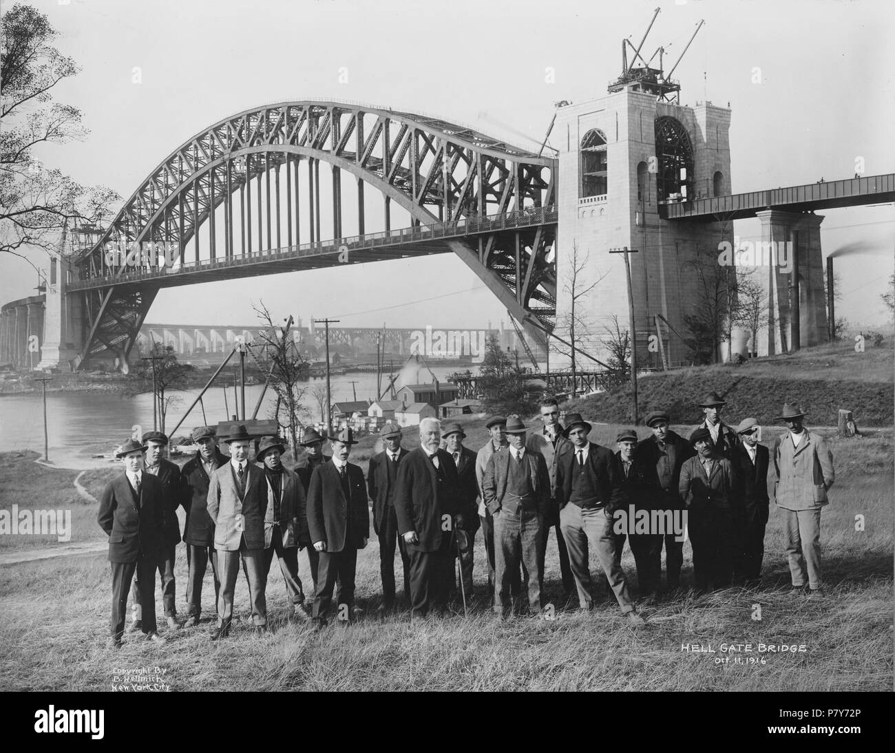 . Hell Gate Bridge, Oct. 11, 1916 . English: Hell Gate Bridge engineers ...
