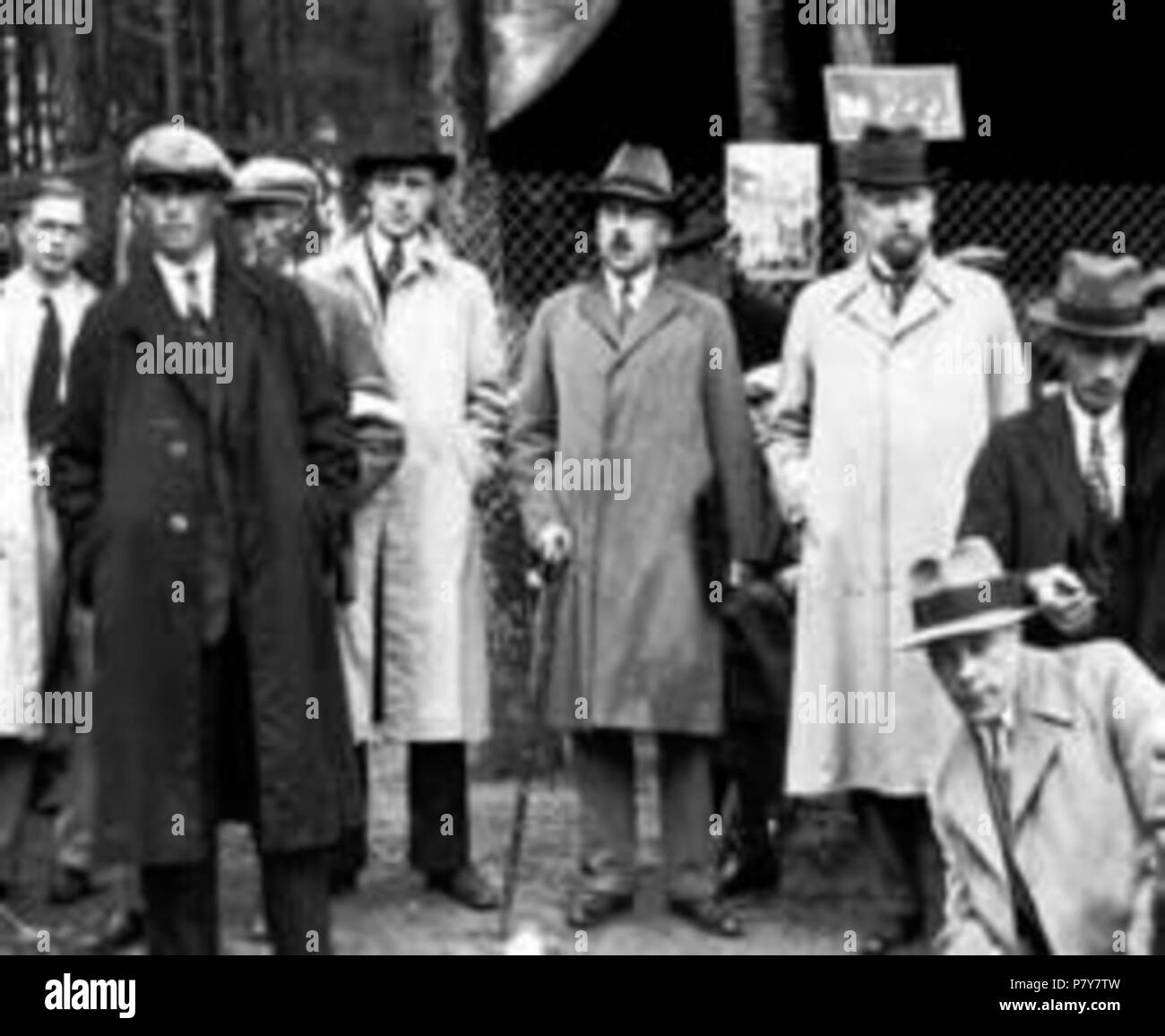 Nederlands: Midden met stok: Max de Marchant et d'Ansembourg, links van ...