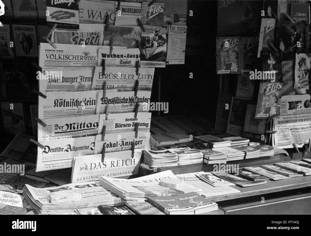 . Huizinga collectie etalage Den Haag - NIOD - 216358. Nederlands: Foto ...