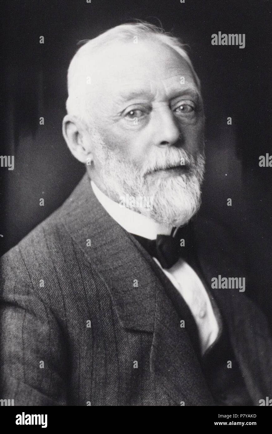 English: Photograph of C.A. Lion Cachet (1864-1945) by Jacob Merkelbach ...