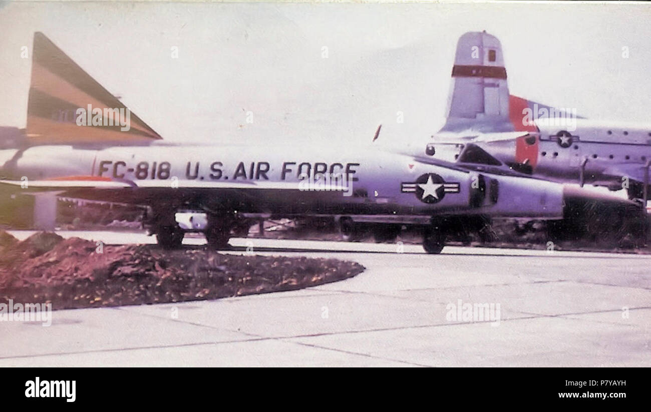 496th Fighter-Interceptor Squadron Convair F-102 Delta Dagger 53-1818 ...