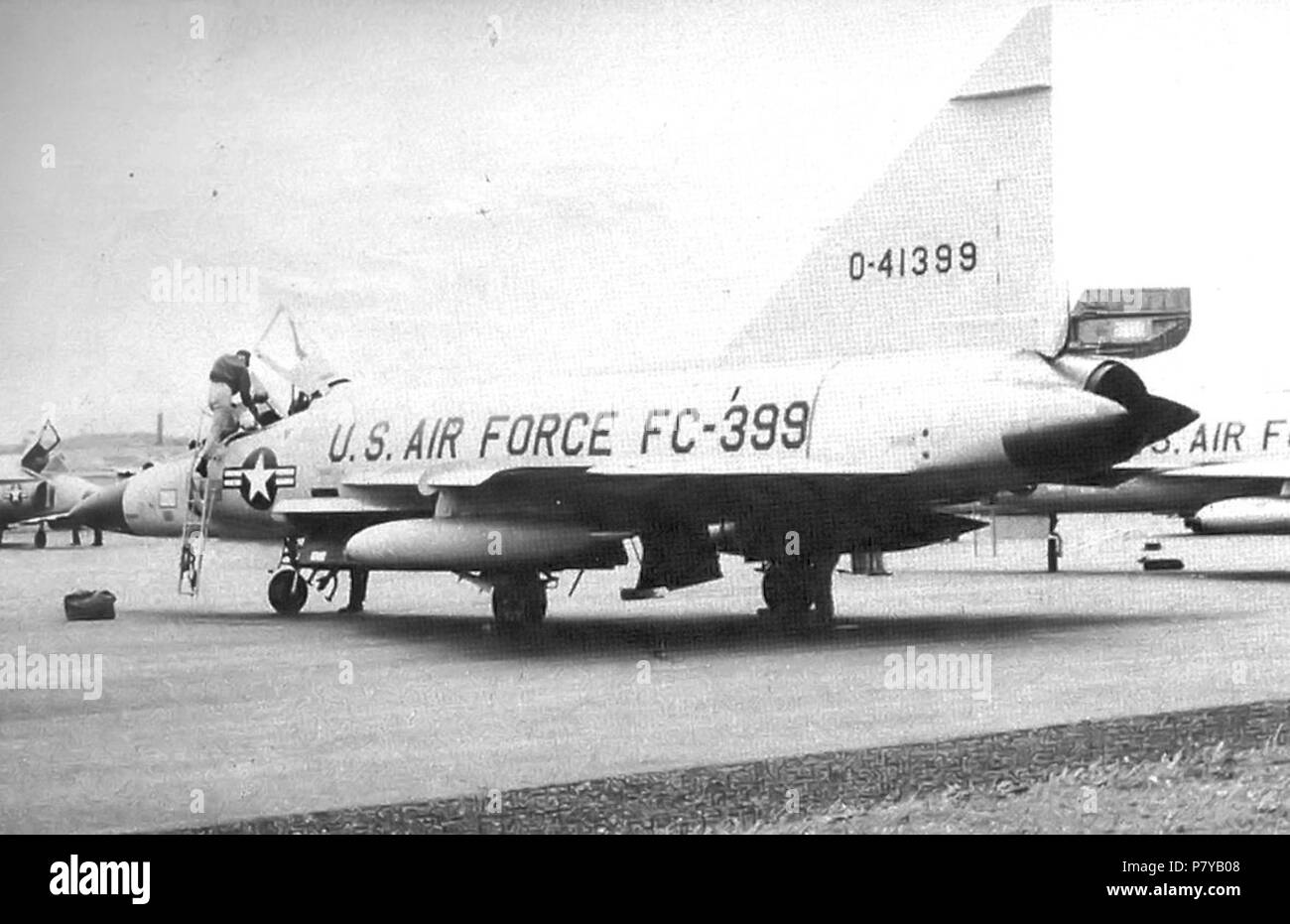 Convair f 102 delta dagger Black and White Stock Photos & Images - Alamy